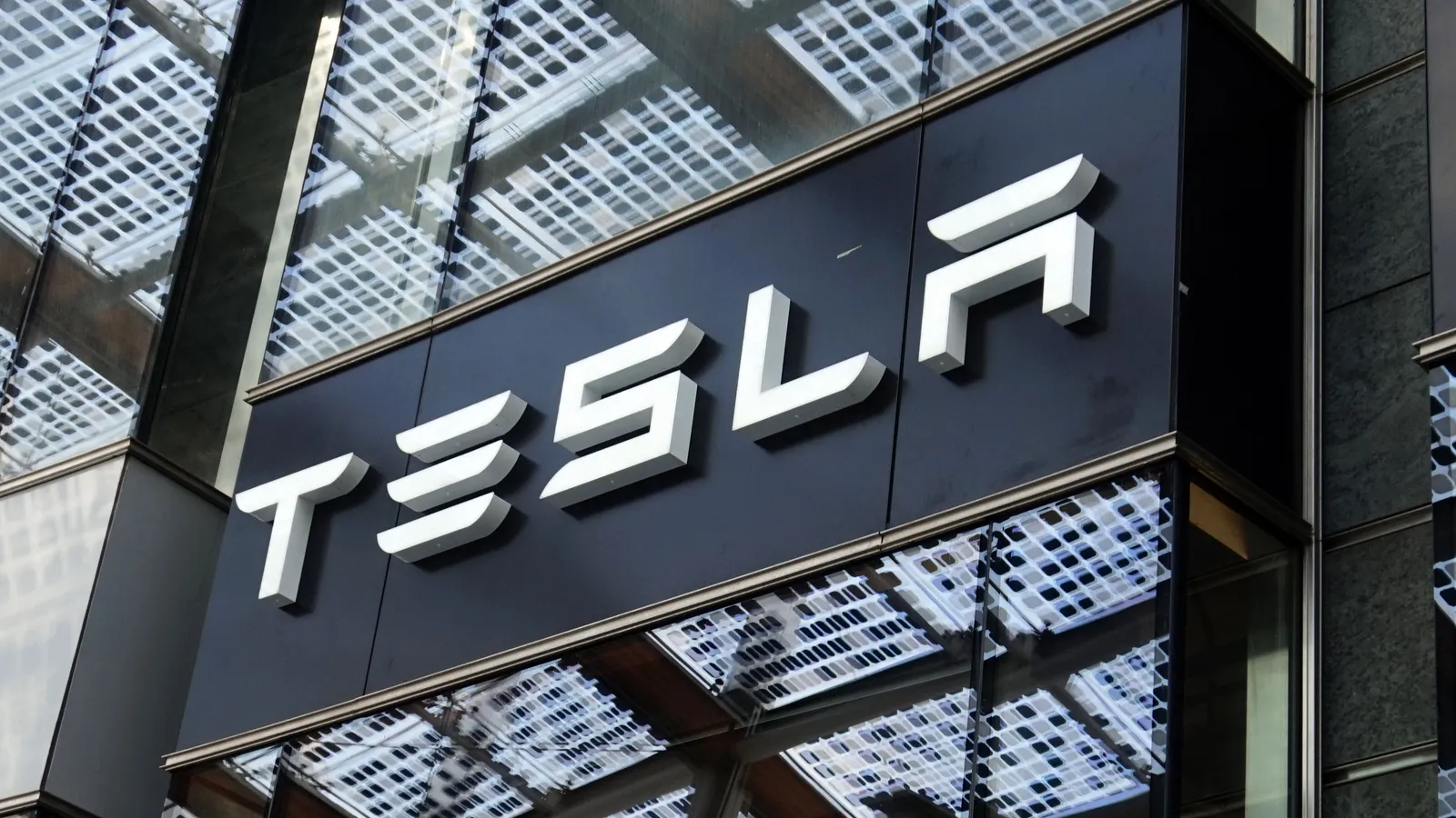 Why Tesla’s FSD subscription might disappoint you