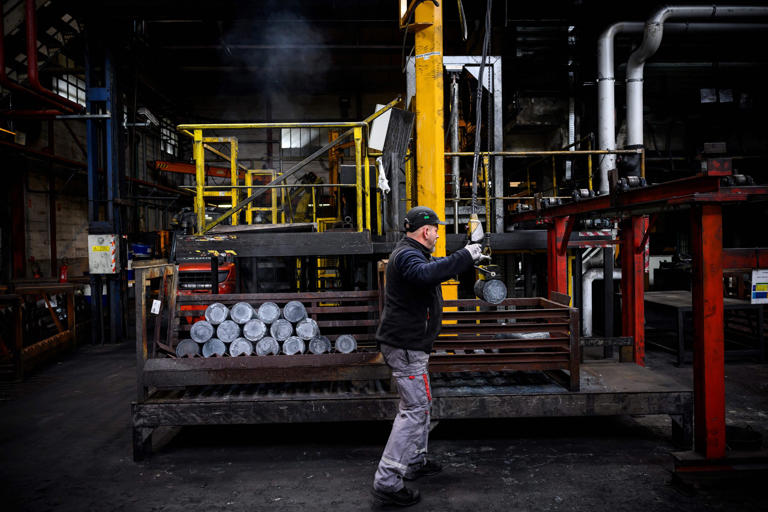 Despesas militares globais voltam a bater recorde histórico