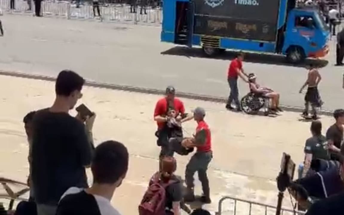 Vídeo: Torcedores passam mal durante celebração de título do ...