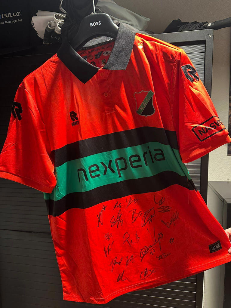 VP en de Eredivisie voor Serious Request: bied mee op unieke shirts!