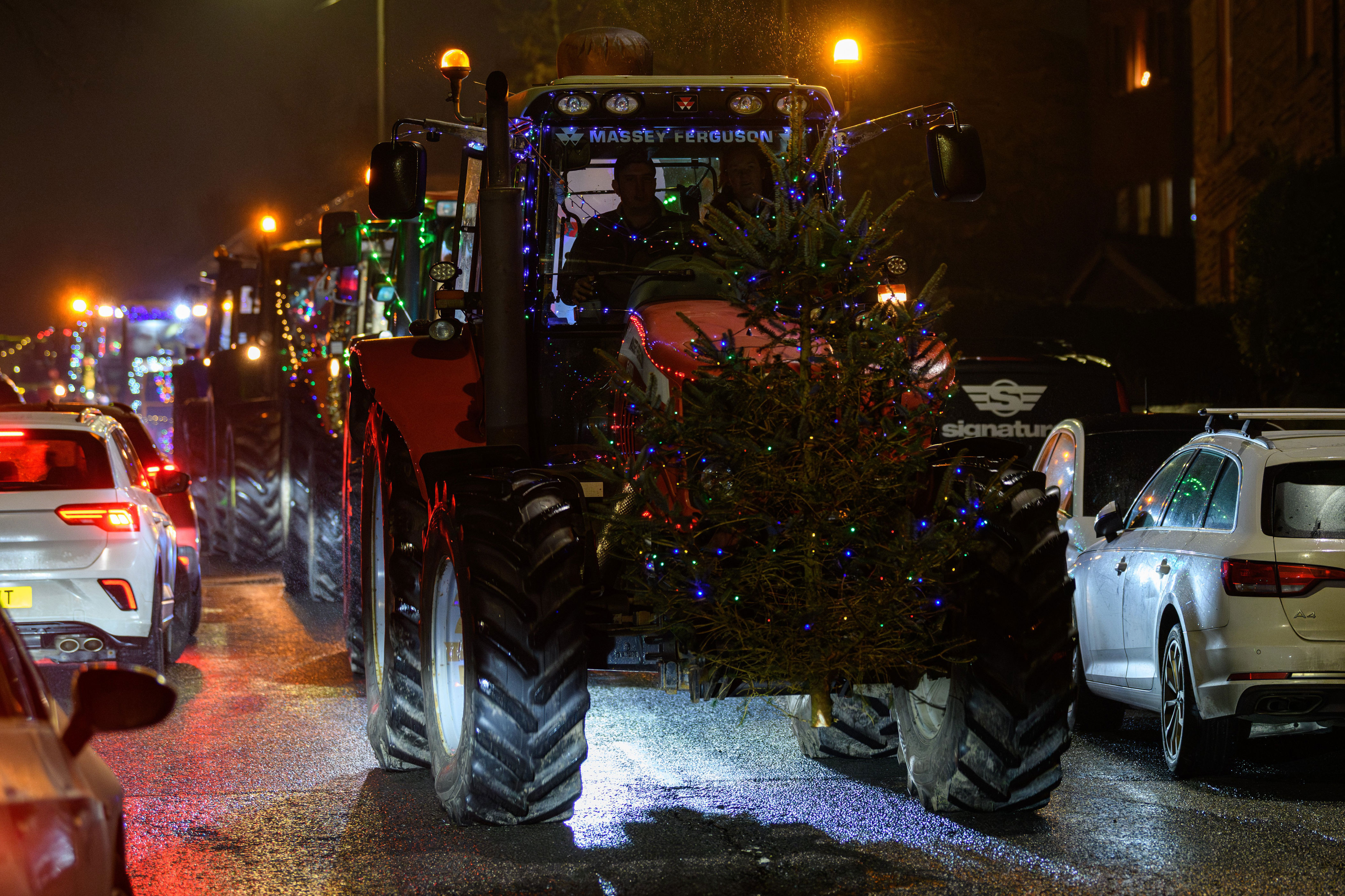 21 wonderful photos as Clitheroe Young Farmers' Christmas Tractor Run ...