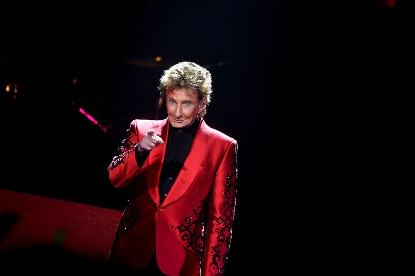 Barry Manilow issues huge health update as he's forced to remove part ...