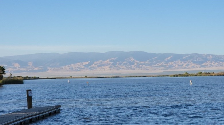 California's scenic lake near Bakersfield is a fun escape for camping ...