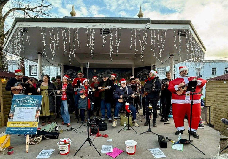 Tunbridge Wells ukulele group perform The 12 Days of Water Chaos, a ...