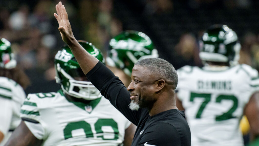 Aaron Glenn announces Jets’ starting QB for Week 17 meeting vs. Patriots