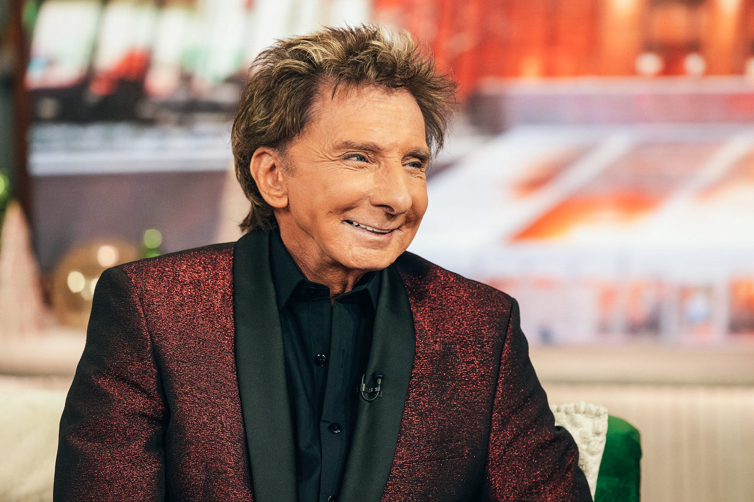 Barry Manilow reveals he has lung cancer and will reschedule shows to ...