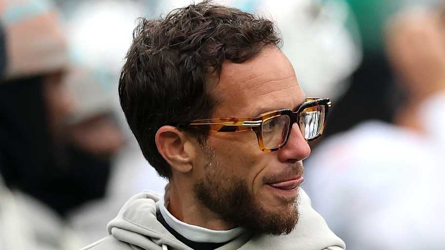 Adam Schefter just smashed the pause button on Mike McDaniel's Dolphins ...