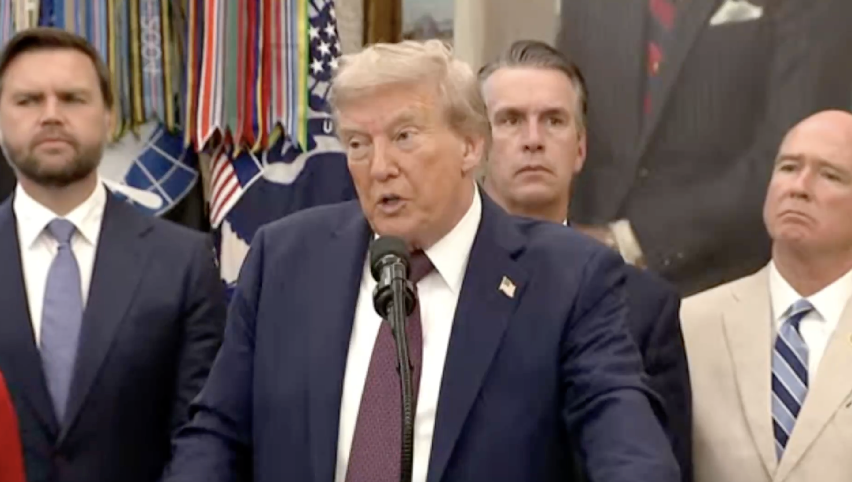 'He's too late': Trump puts his childish behavior on display, resorts ...