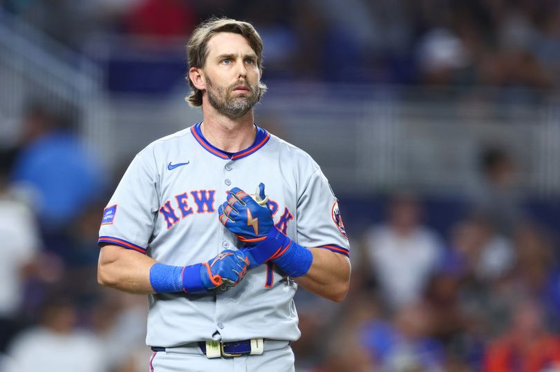 New York Mets' roster blowup continues with trade of All-Star infielder ...