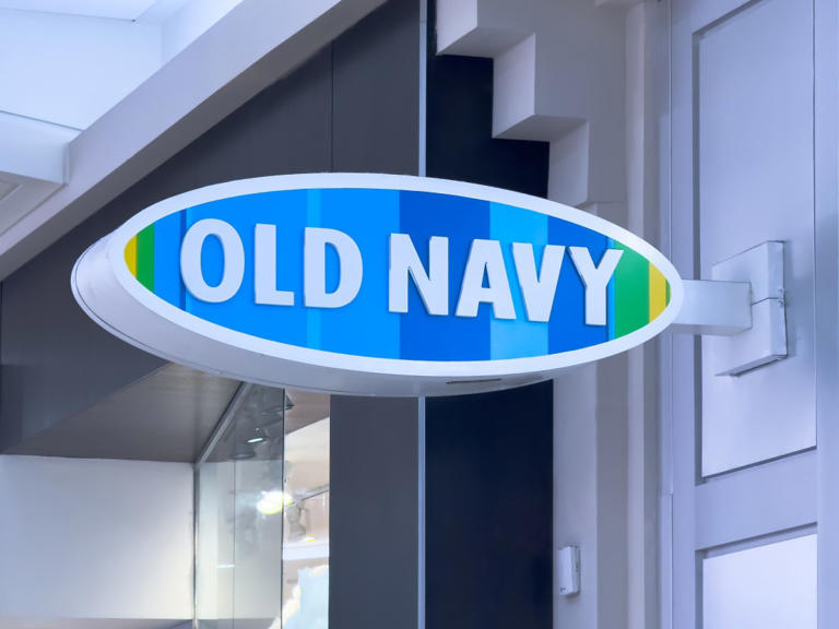 Old Navy’s $22 puff-sleeve mini dress is 'perfect' for a 'Bridgerton ...