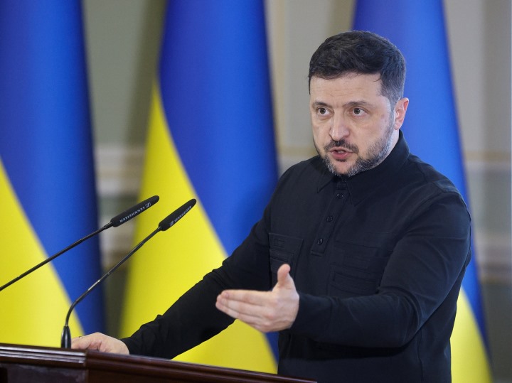 Zelensky falou ao telefone com emissários dos EUA para a paz