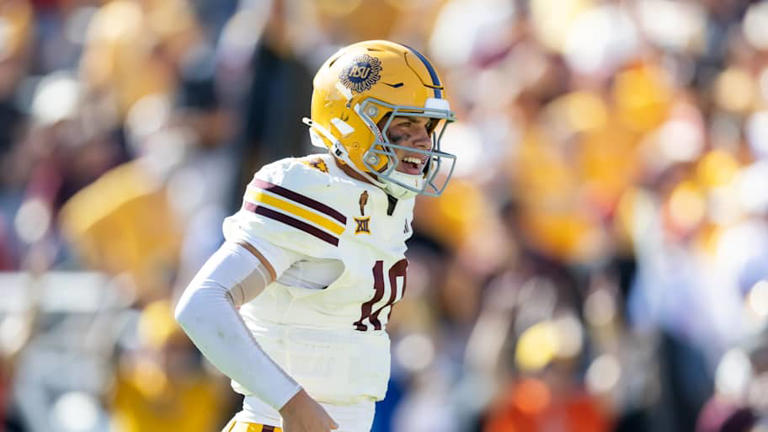 No. 1 college football transfer portal QB predicted to draw $3 million ...