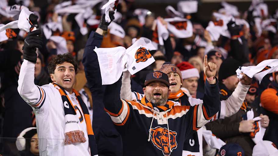 Bears fans losing their mind in bars after OT win over Packers is peak ...