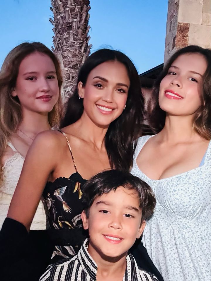 Jessica Alba and her kids show off their sweet holiday tradition in new ...