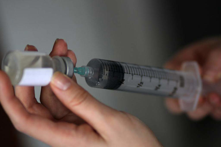 As H3N2 spreads, can you still get your flu shot before holiday gatherings?