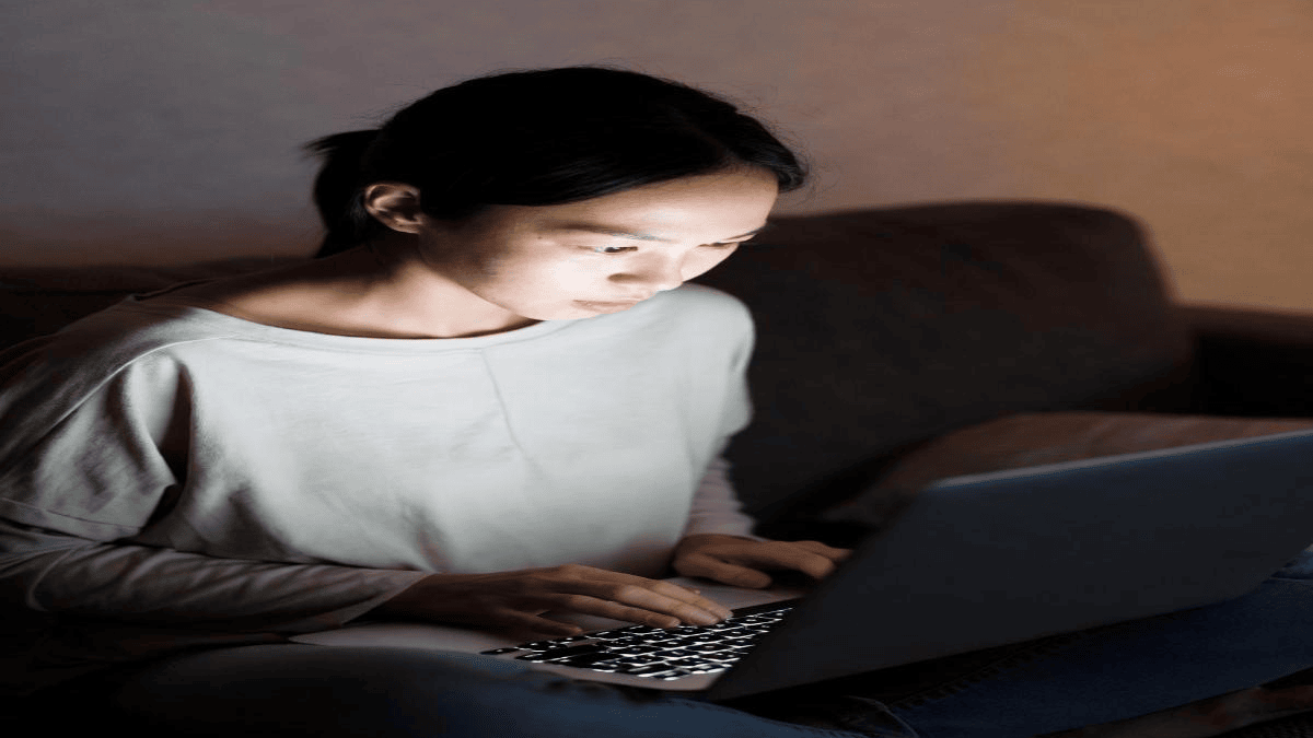 How too much screen time might be aging you faster, according to doctors