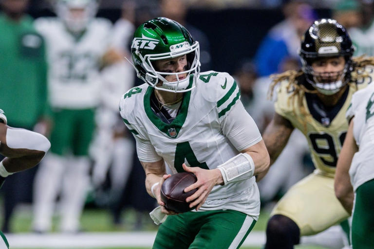 Jets sticking with Brady Cook as starting QB vs. Patriots