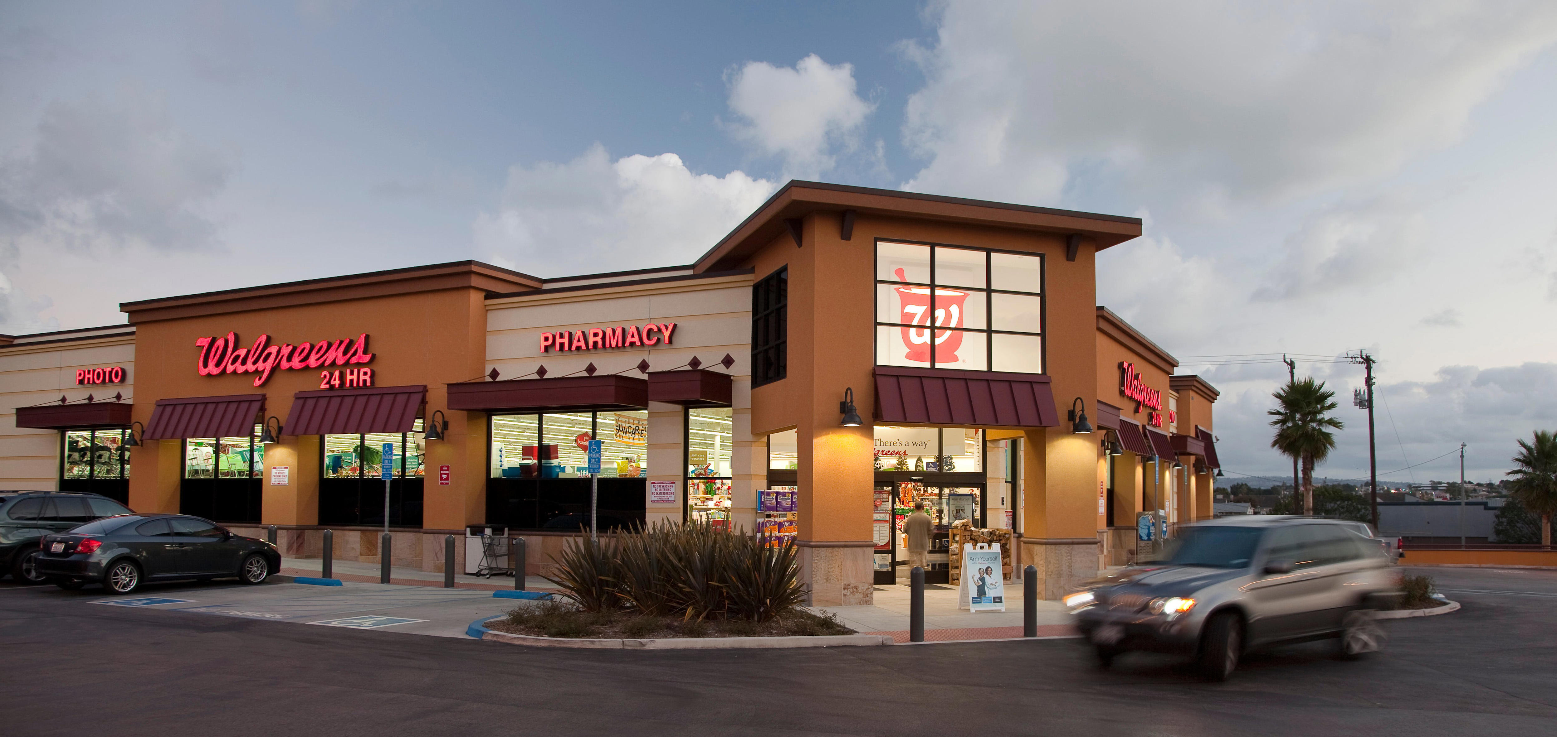 Are CVS, Walgreens open Christmas Eve 2025? Details on pharmacies