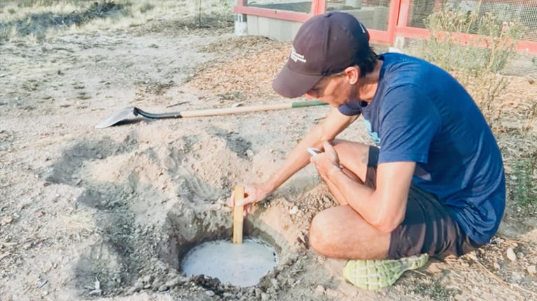 How to tell if your garden soil is ready for planting with a drainage test