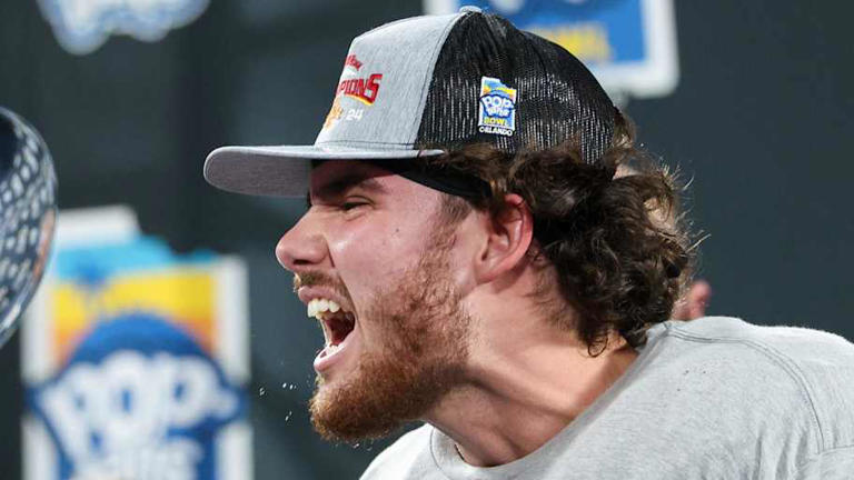 $1.4 million QB predicted to follow departing coach to college football ...