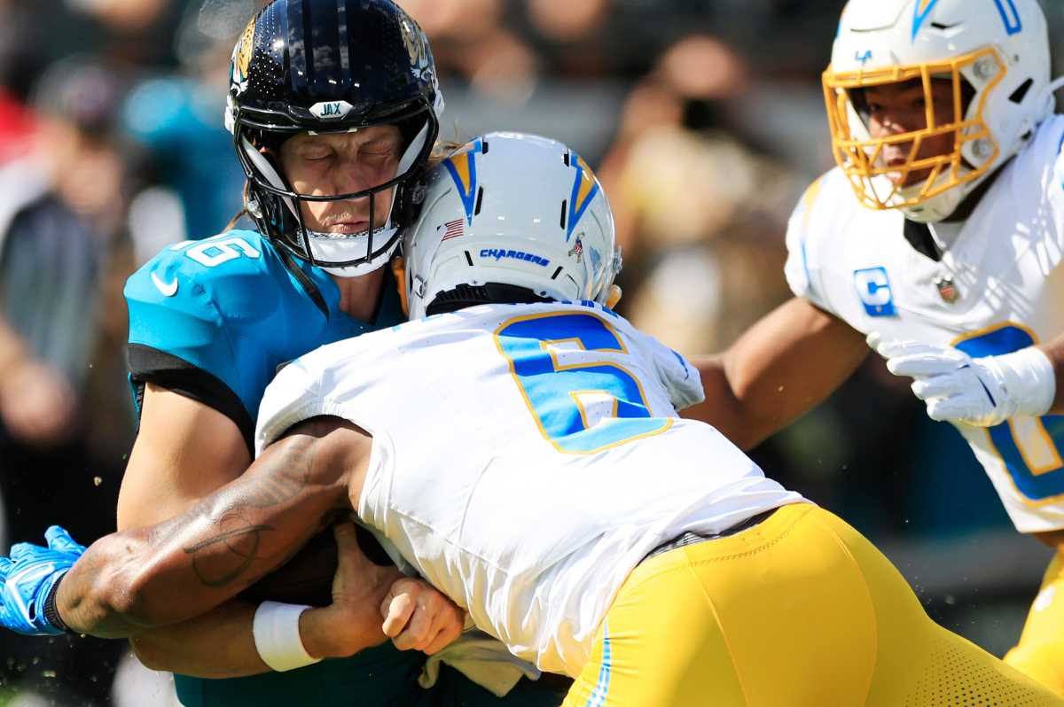 Two NFL players suspended for 'dangerous' Week 16 hits