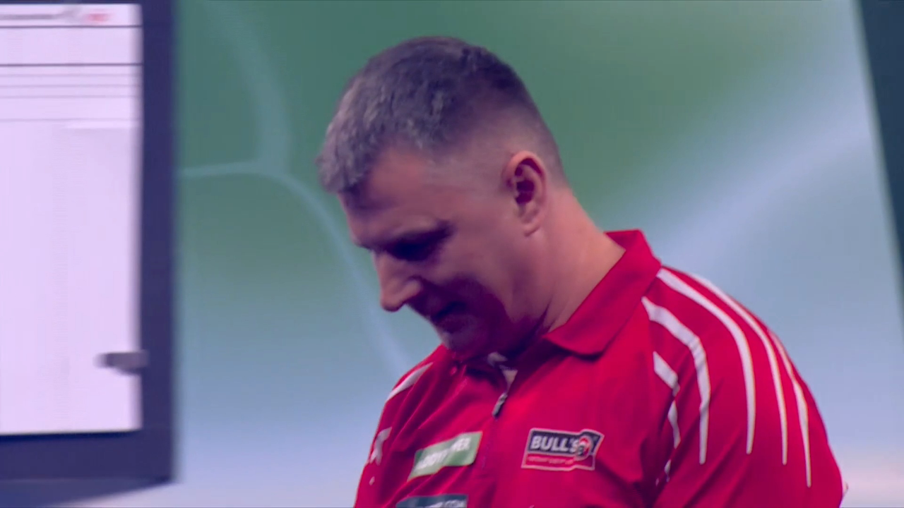 Ratajski into round three!