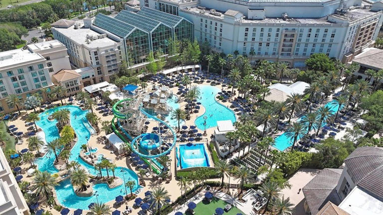Florida mother accused of dunking boy underwater at hotel pool in ...