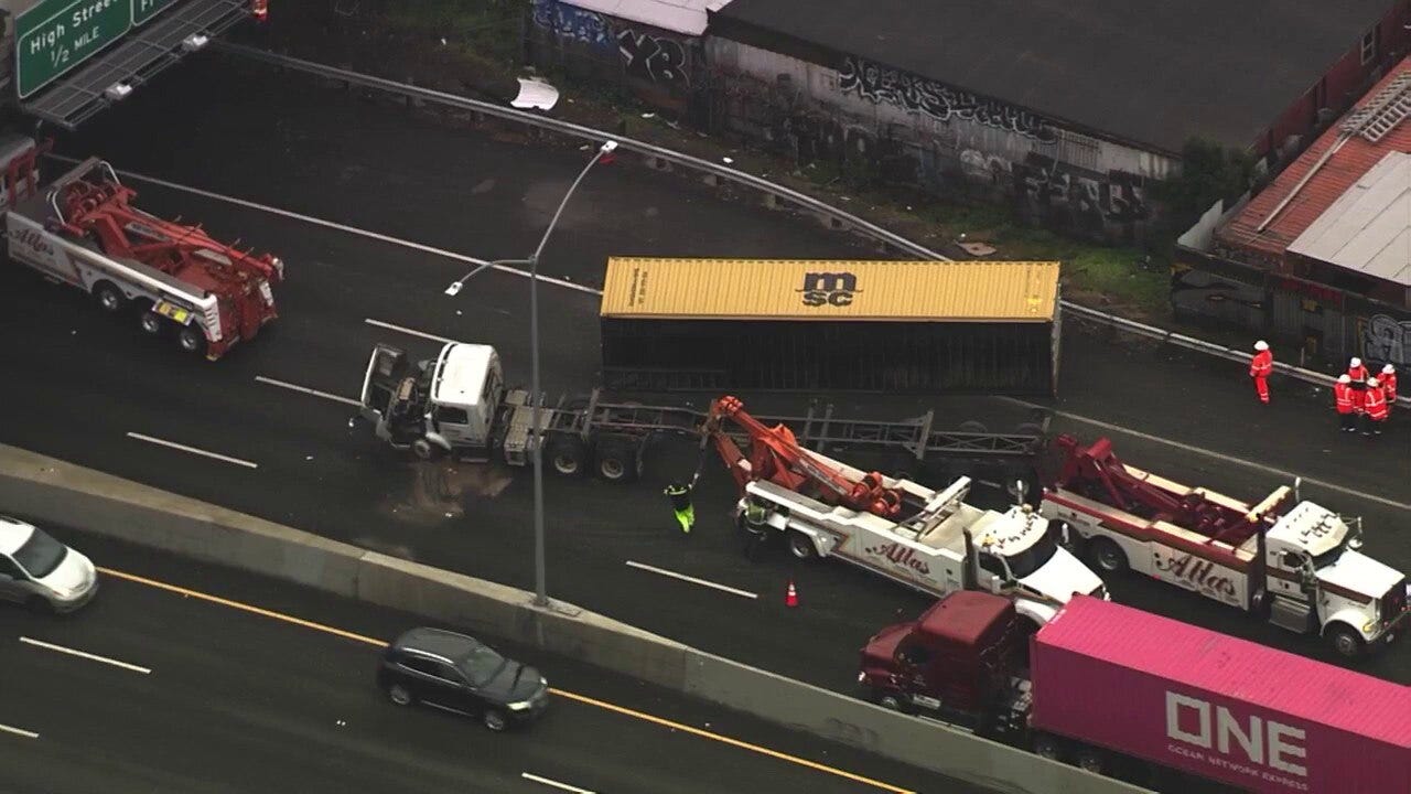 Big rig overturns on I-880 in Oakland