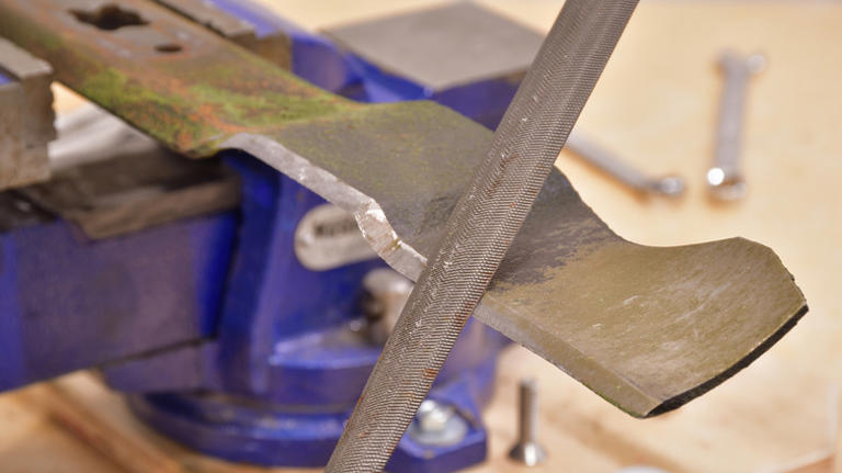 Top-rated Lowe's tools that make sharpening lawn mower blades easier