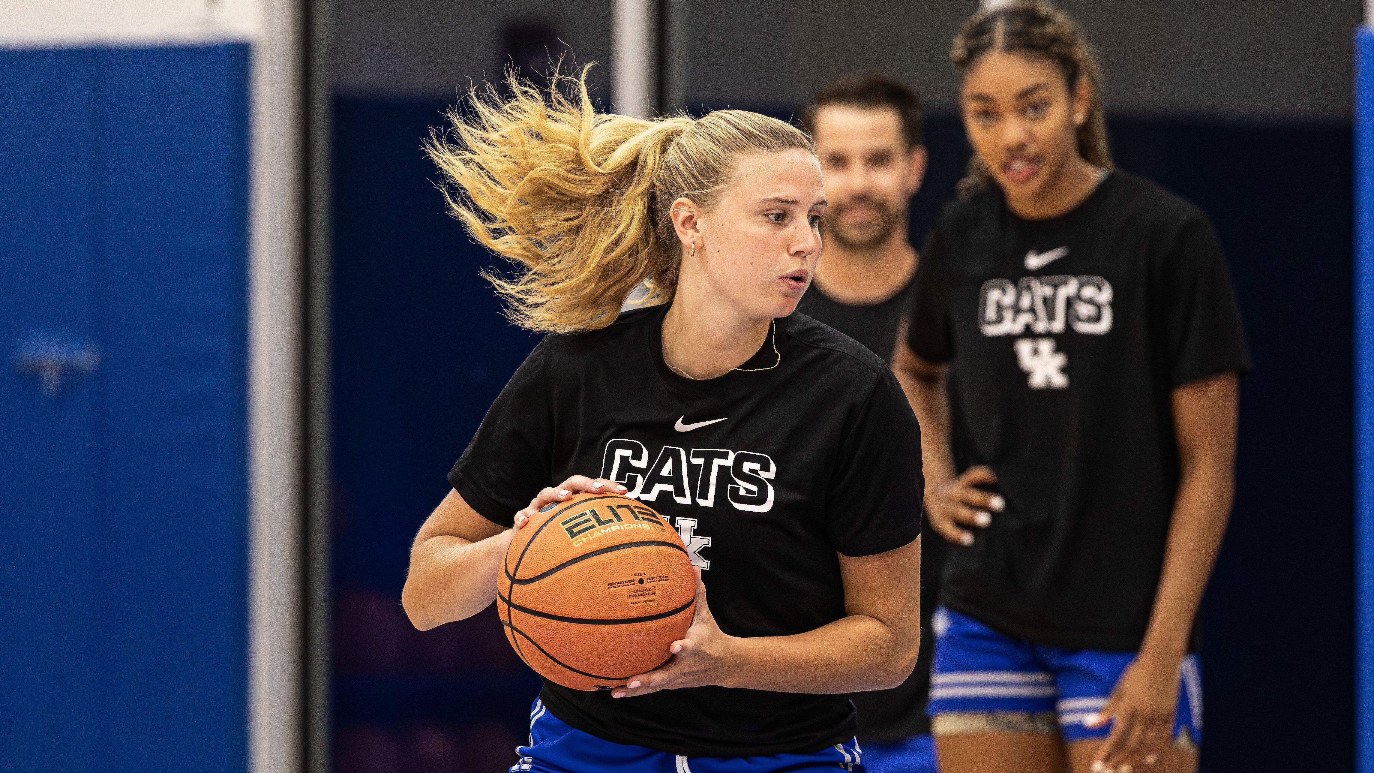 Kentucky women's basketball sits just outside AP top 10 as SEC play looms