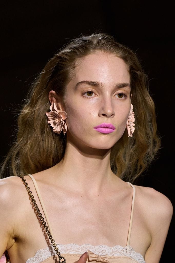 Adiós al 'clean look': Los colores están por dominar el maquillaje en 2026