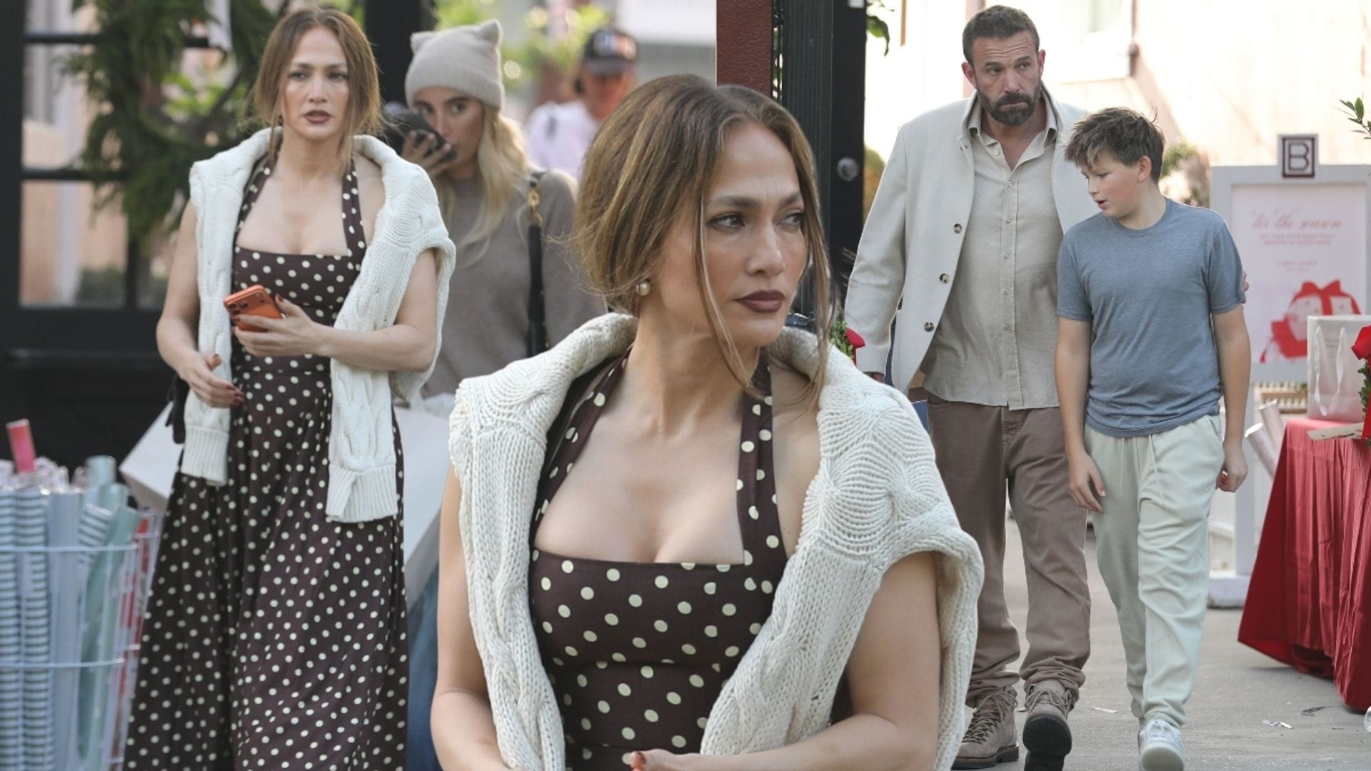 Christmas reunion? Ben Affleck and Jennifer Lopez step out shopping ...