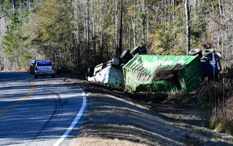 Driver severely injured after semi-truck experiences mechanical failure ...