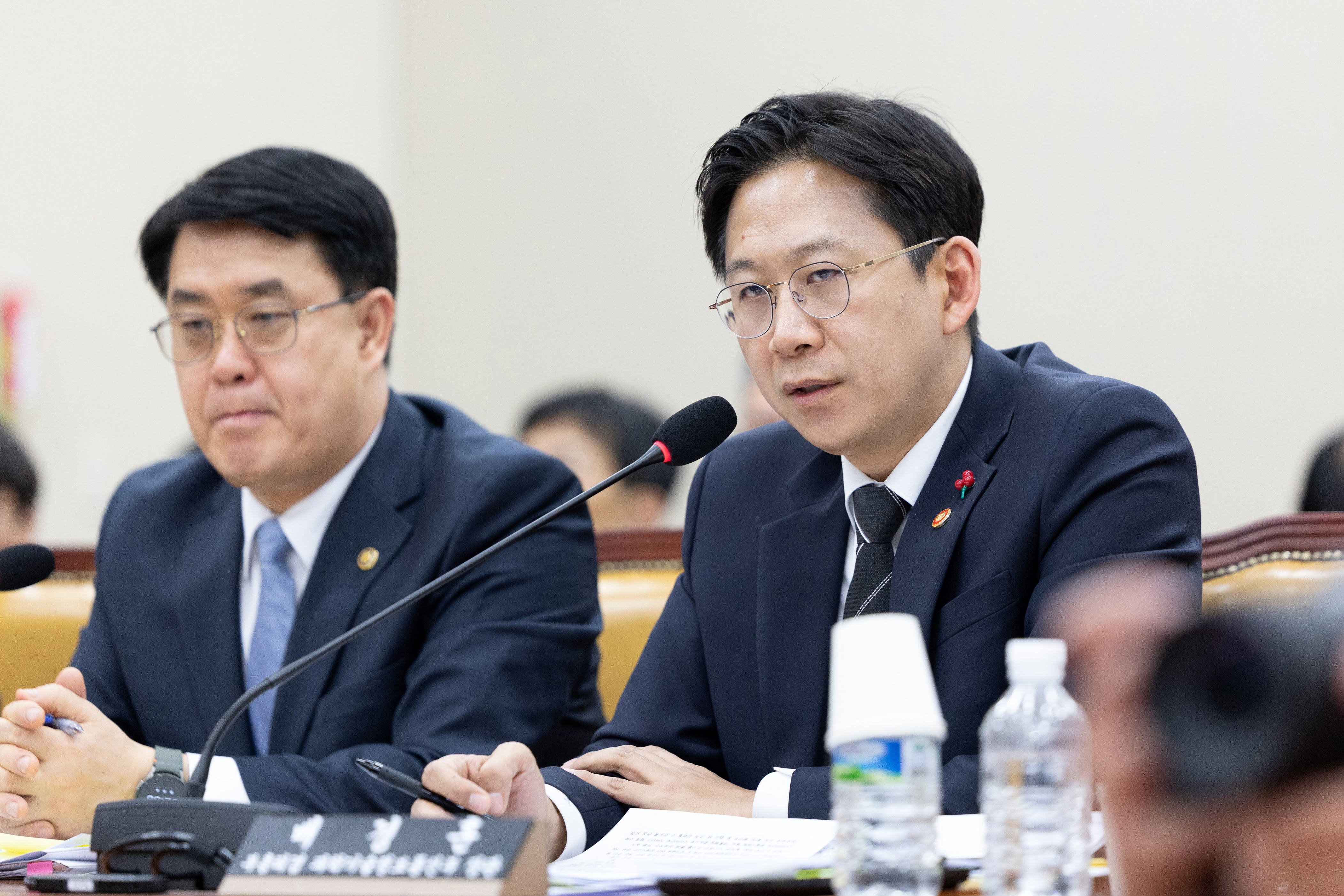 Government shifts KT probe to year-end release