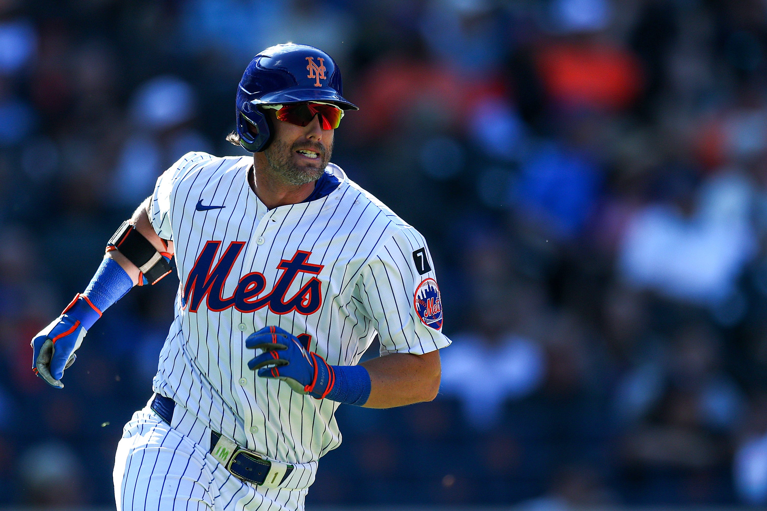 Mets reportedly trade Jeff McNeil to A's for 17-year-old pitcher
