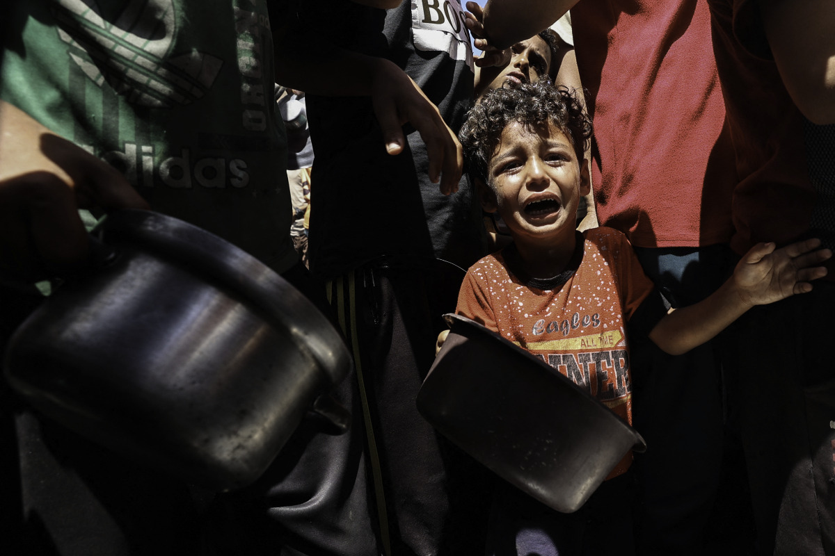 Head of US-backed Gaza aid group resigns, saying mandate "not possible ...