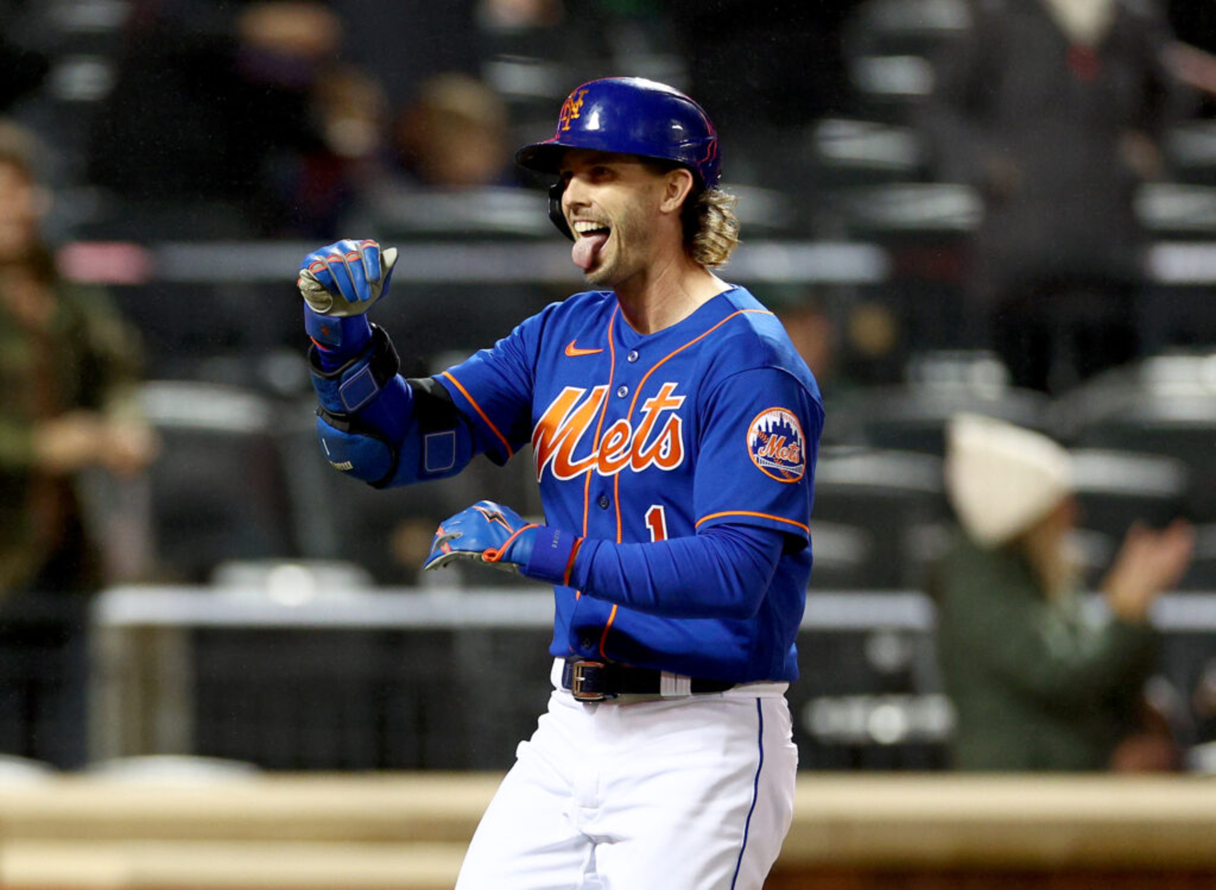 Mets continue to break up core, send Jeff McNeil to Athletics