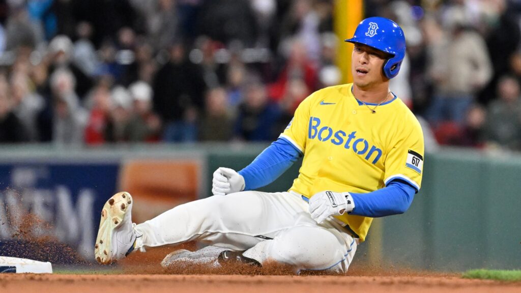 Red Sox reportedly lose Rob Refsnyder to World Series contender