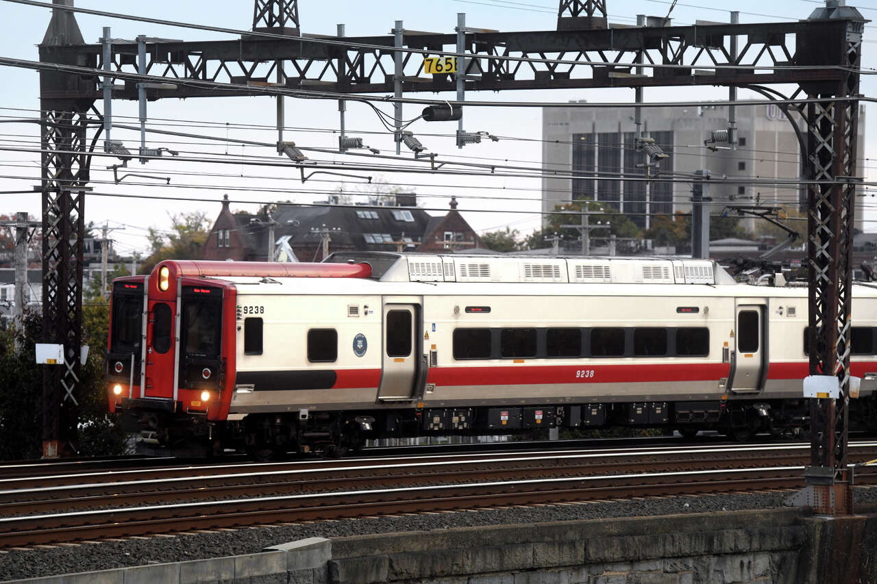 Metro-North introduces New Haven line express train amid holiday ...