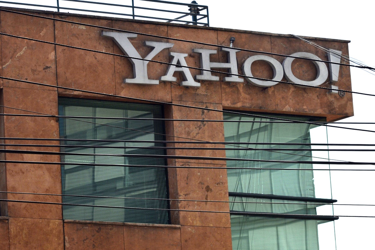 Yahoo and Yahoo Mail down as users report outages