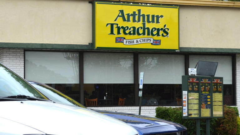 Once-popular fast-food chain, Arthur Treacher's, closed over 800 ...