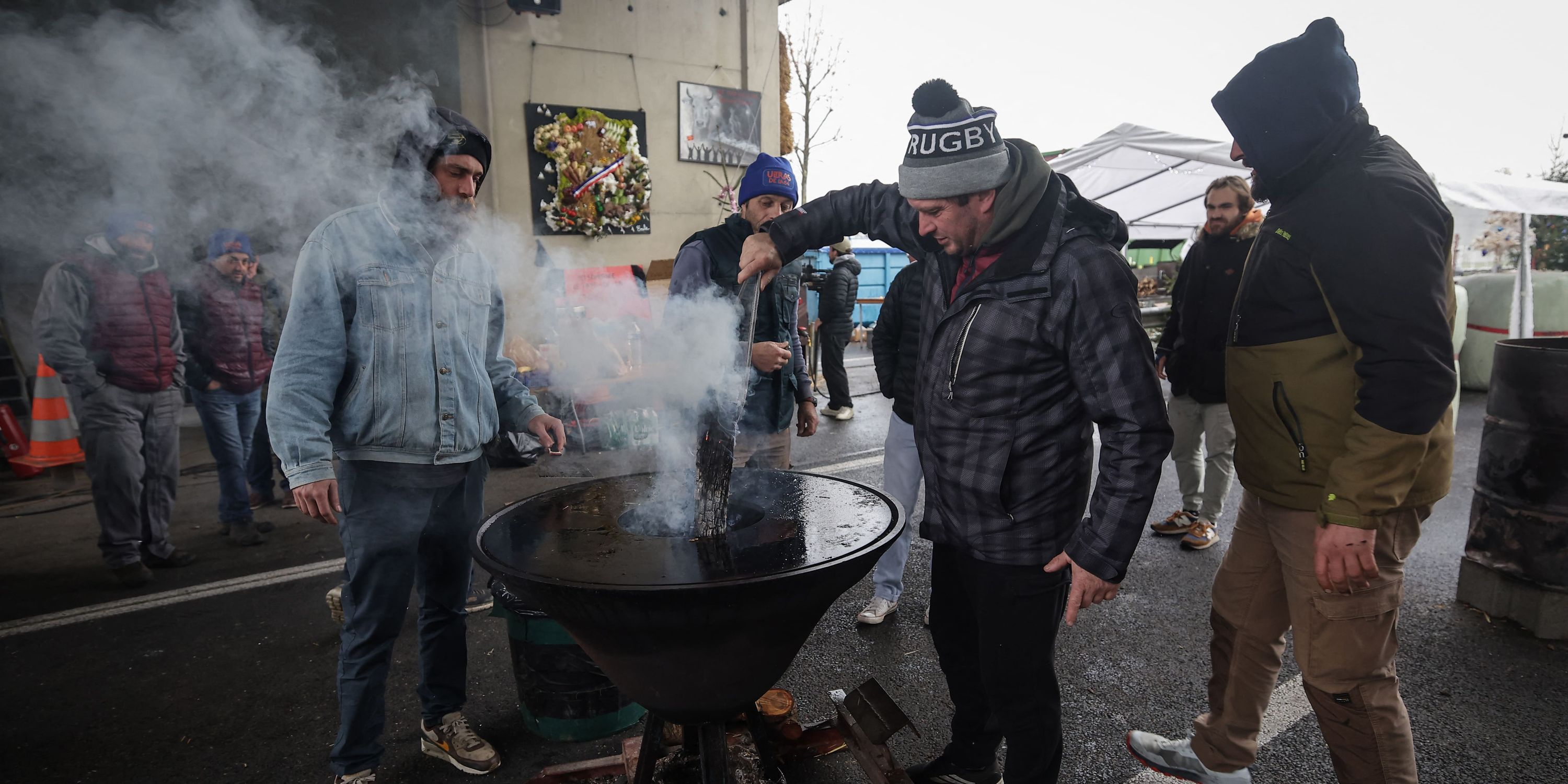 Les agriculteurs de l'A63 lèvent les points de blocages pour mieux ...