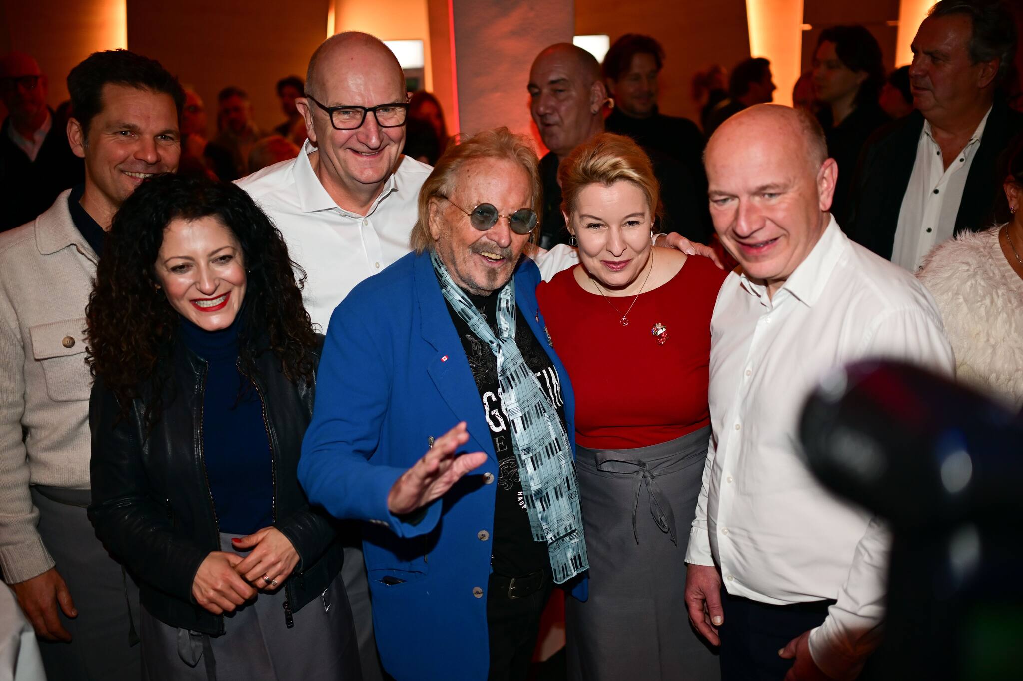 Gans und Geschenke: Frank Zander empfängt Hunderte Gäste in Berliner Hotel