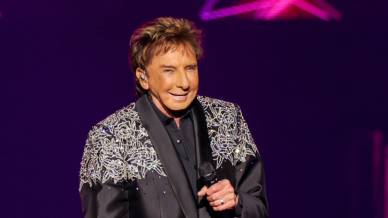 Barry Manilow to undergo surgery for 'cancerous spot' on lung, credits ...