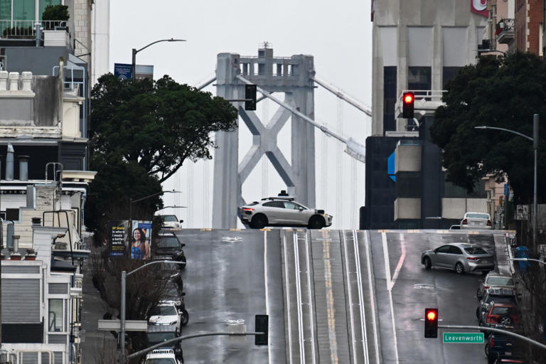 Waymo is back online in San Francisco, but could struggle after latest ...