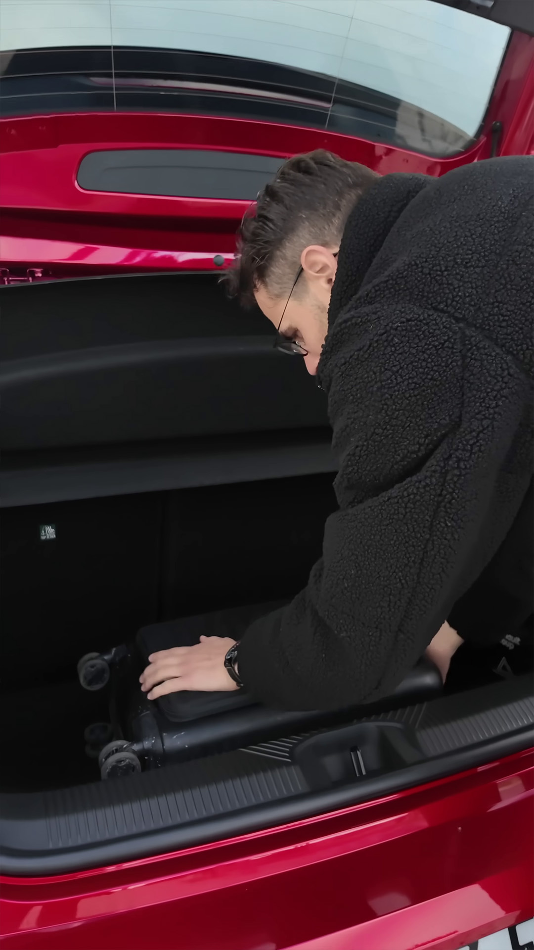 Simple trunk in the new Renault Clio 6