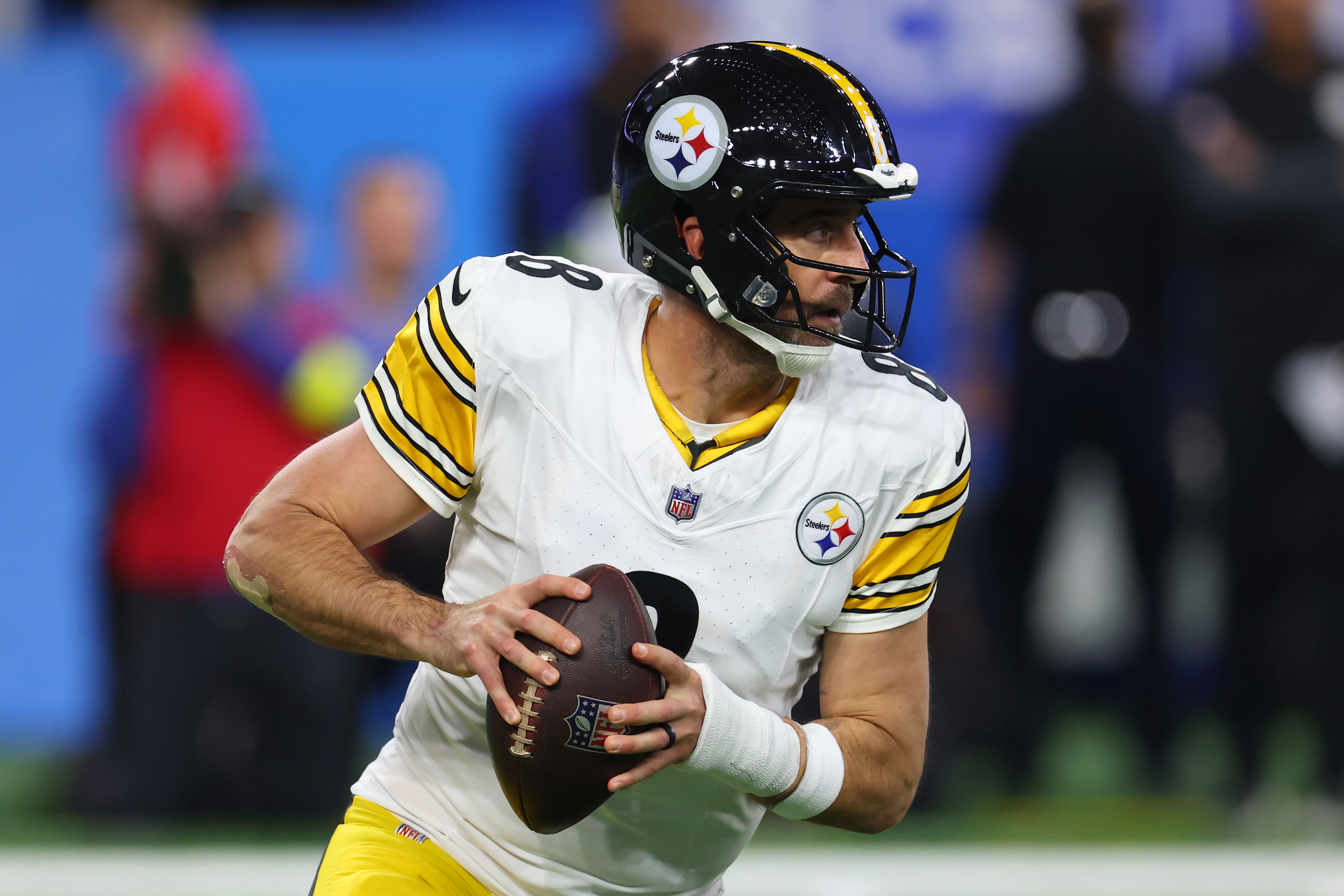 Steelers open as favorites vs. Browns in Week 17