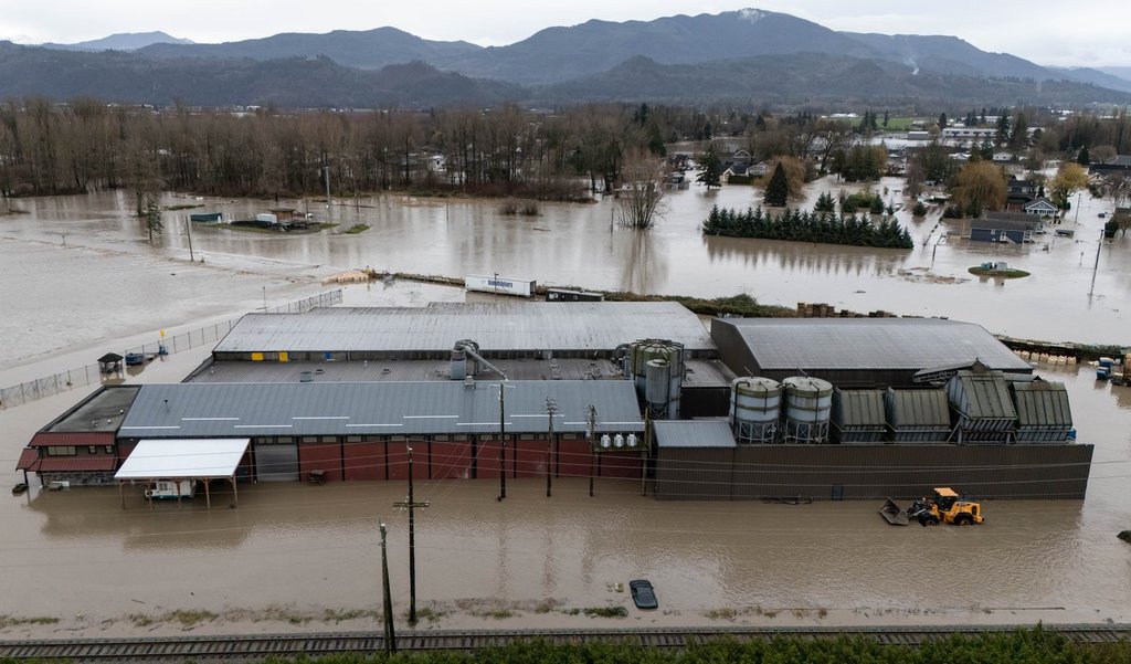 Floodwaters receding in Abbotsford, but recovery and concerns remain