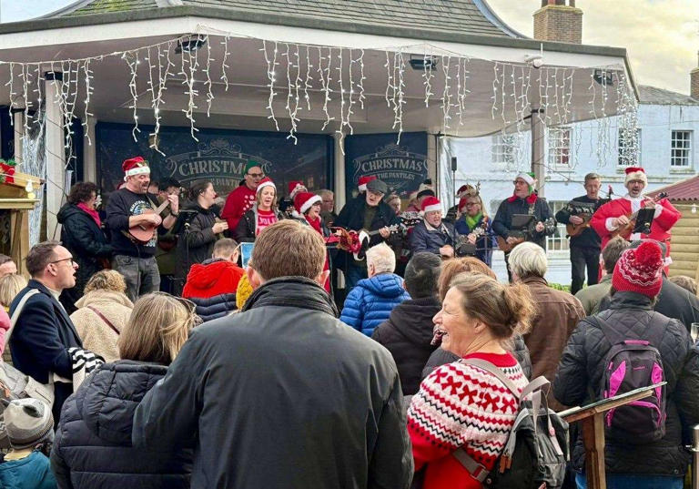 Tunbridge Wells ukulele group perform The 12 Days of Water Chaos, a ...