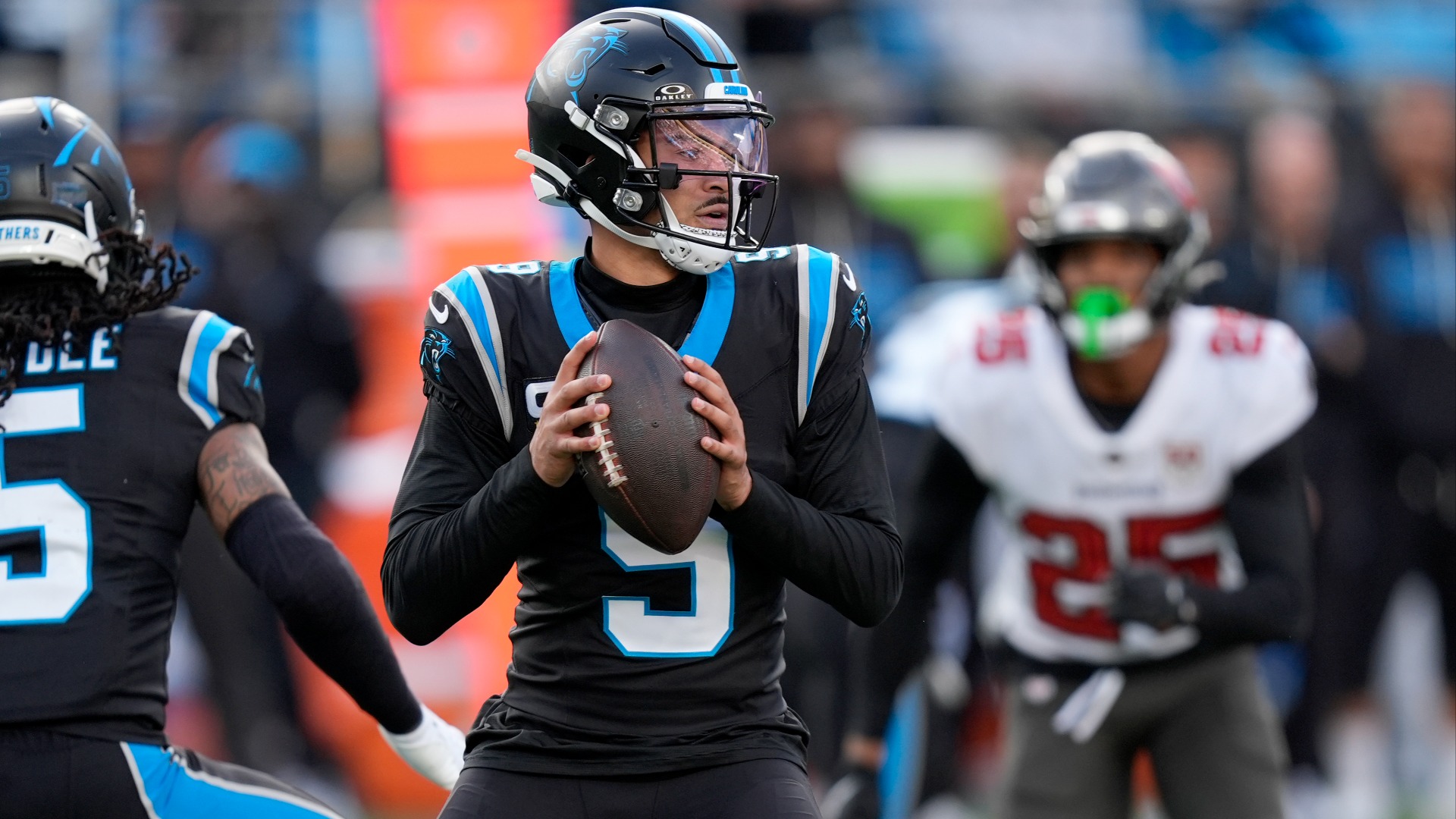 Panthers close gap on Buccaneers in NFC South race